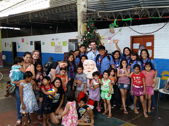 Buena Acción de Navidad por Piura 95 - Scouts del Perú